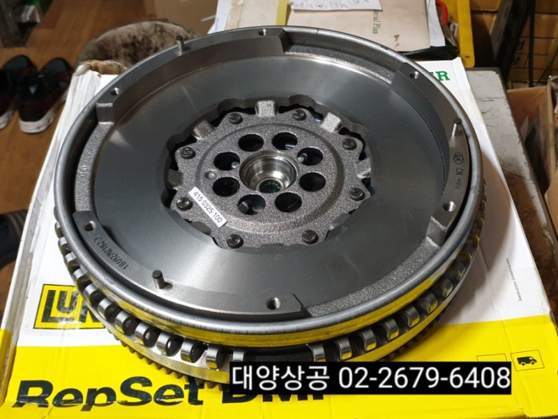(가격인하)부품판매 그랜드스타렉스 플라이휠 클러치세트 DMF 삼발이디스크 듀얼매스플라이휠 5단 6단 232004A103 ...