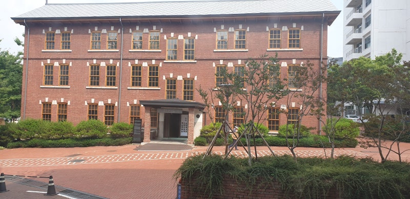 출퇴근기록기 도입사례 소개 이화여자고등학교 박물관 전국 박물관 지원인력 근태관리 별도의 근태기록부 출퇴근기록부가