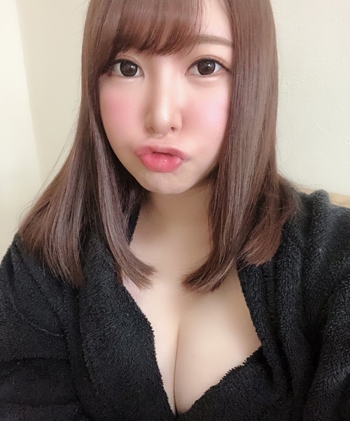 1993 / Risa Naruse / Haruna Aisaka / 成瀬理沙 / 逢坂はるな / 아이사카 하루나 / 나루세 리사 ...