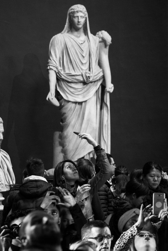 희생제를 지내는 최초의 로마 황제의 신, 아우구스투스 게니우스(Genius of Augustus sacrificing), 원형의 ...