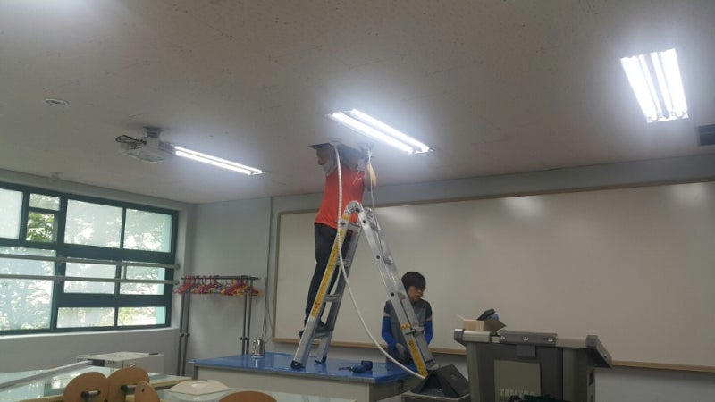 과학실 현대화사업 천정형 자동전선릴 과학실가구 밀폐시약장 눈세척기 송곡고등학교 과학실 네이버 블로그