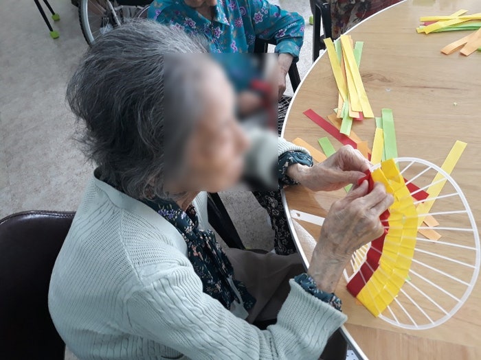 송파구 노인주야간보호센터 행복케어 미술치료부채만들기 네이버 블로그