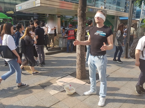 구걸하러 한국 오는 베그페커(begpacker:백인 배낭족 걸인)들 : 네이버 블로그