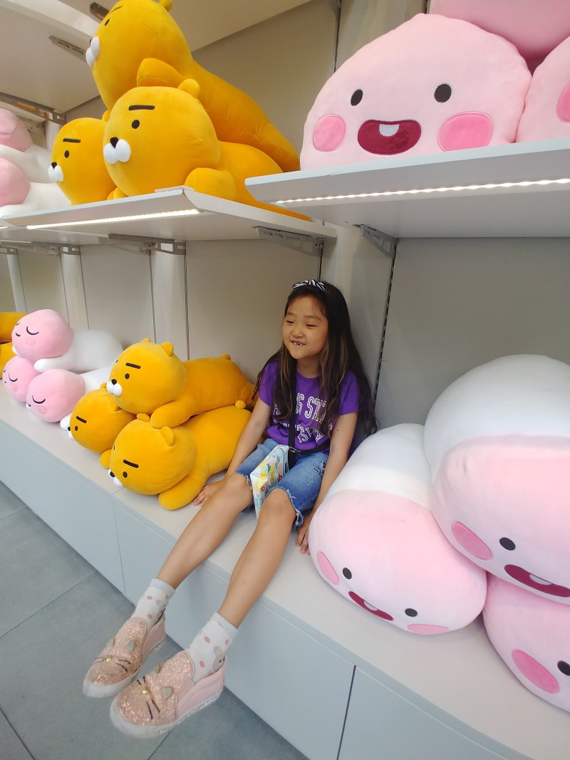홍대 카카오프렌즈샵 귀욤가득 홍대 핫플 캐릭터샵 네이버 블로그