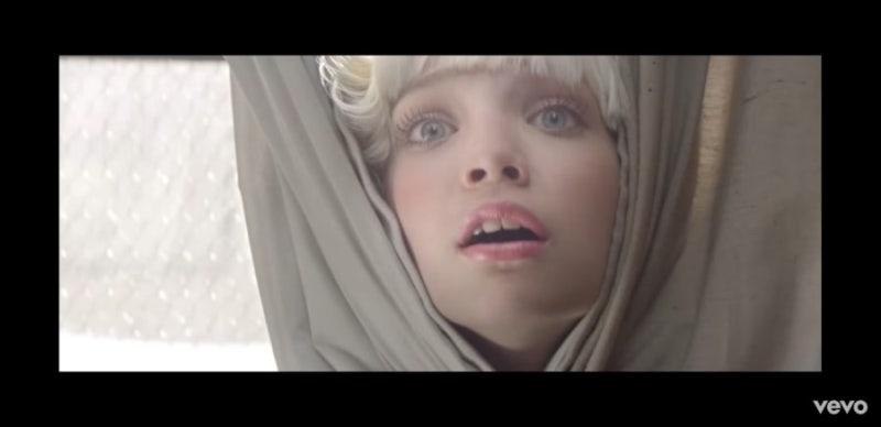 Sia 시아 - Chandelier / Snow man (가사/해석/뮤비/얼굴공개사진)/ LSD (Labrin라브린스,Sia시아 ...