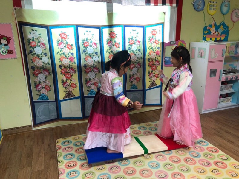 우빵선생님과 함께하는 신나는 유아체육 민속놀이 널뛰기 제기차기 윷놀이 투호놀이 줄다리기 네이버 블로그