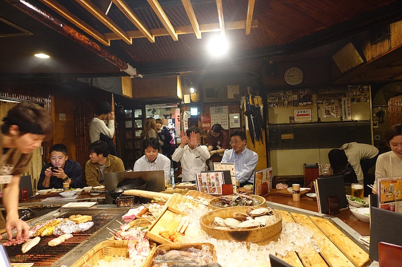 오사카우메다 로바타야키 이사리비 이역만리 타국 임에도 고삐 풀리게 하는 분위기 네이버 블로그