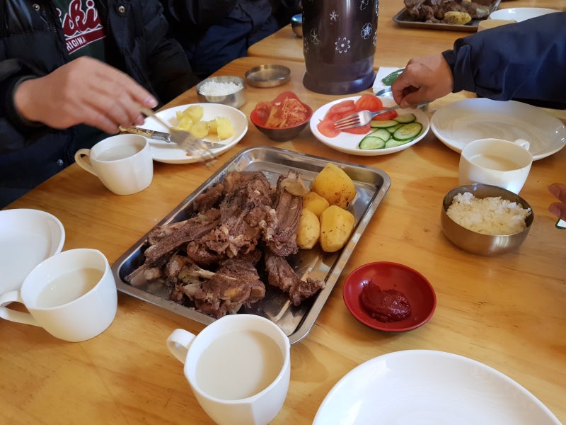 몽골 현지식 일 년에 한번 먹는다는 양고기(허르헉Horhog)!(몽골여행10) : 네이버 블로그