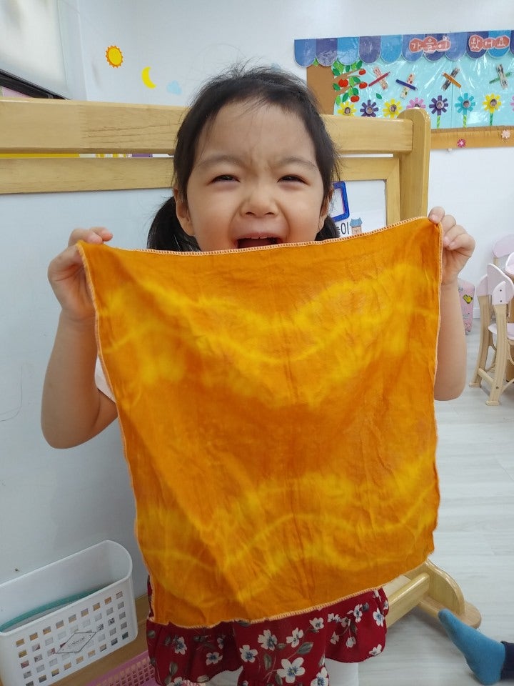 덕양구 유치원 호수유치원 9월 미술 퍼포먼스 알록달록 천연염색 손수건 만들기♥ 네이버 블로그