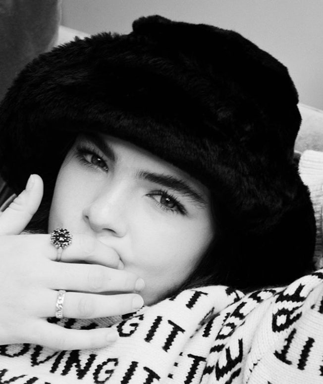 Monsta - BENEE : 네이버 블로그