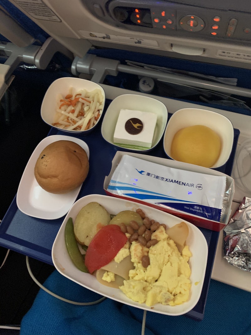 [호주] D+1 샤먼항공 샤먼 경유 인천-멜버른 비행기 탑승기 2 (MF803) / 경유 라운지 이용하는 방법 : 네이버 블로그