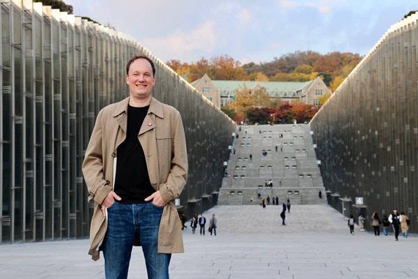 [이화여대] 국제 정치 경제, 이화에서 배우다 : 국제대학원 Thomas Kalinowski 교수 인터뷰 : 네이버 블로그