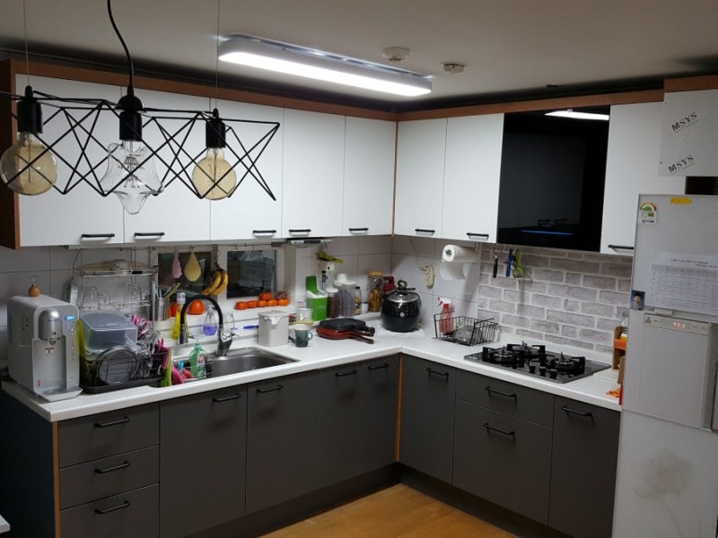 고양시 덕양구 행신동 싱크대문짝 교체와 수납장설치 레인지후드와 가스쿡탑까지 교체하는 주방 싱크대리폼 합리적 비용으로 바꾸는