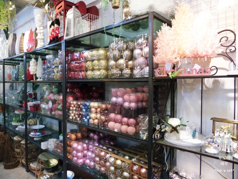 부산 크리스마스트리장식 자유시장 꽃시장 탐방기 : 인테리어소품 프리저브드 드라이플라워 자유도매시장 - 토도의하루 : 네이버 블로그