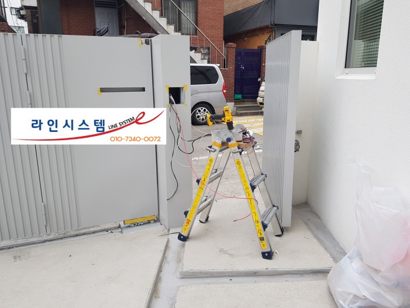 마포구 연남동에 리모델링 작업이 진행 중인 건물 뒷문에 출입통제시스템 리더기로 대문개폐기(전기개폐기)를 제어하기 위해 선행 작업 - 라인시스템 : 네이버 블로그