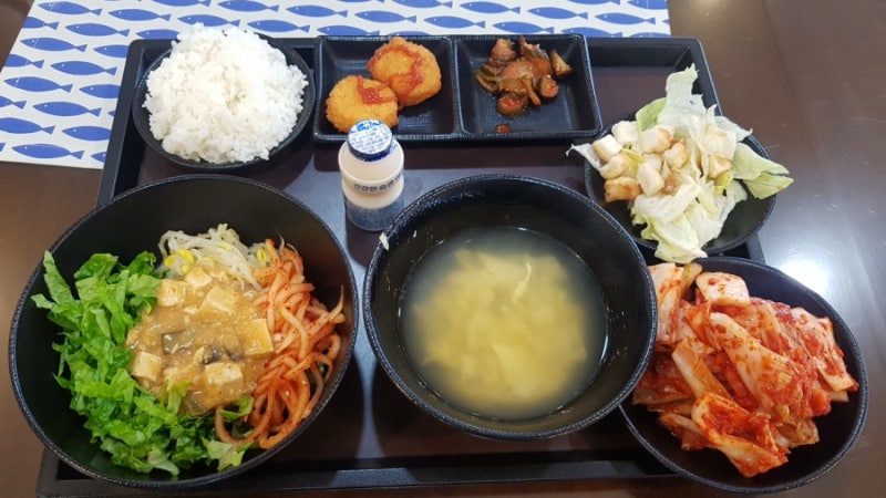 단체급식 구내식당 메뉴 12월 넷째주 식단표 메인 식단 시금치된장국 우렁강된장비빔밥 반찬 파송송계란국 감자고로케 오이지무침