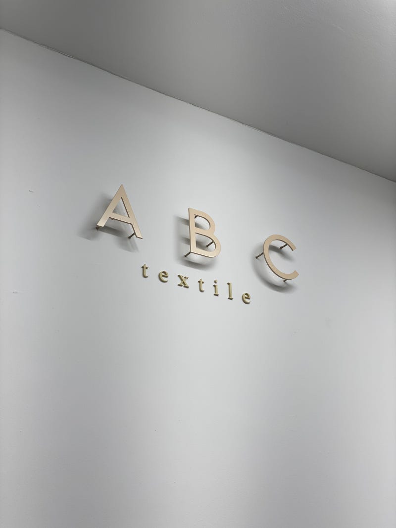 동대문 종합시장 간판 제작. 동대문 원단 시장 'ABC textile' 철제 전산볼트 스카시 / 아크릴 스카시 시공 후기 ...