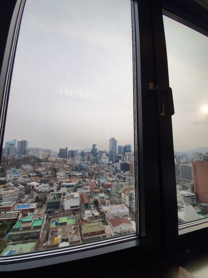 강남 르메르디앙 호텔 서울 클럽라운지 하루종일 먹기만한 사육기 해피아워 애프터눈티 조식 호캉스 스압주의