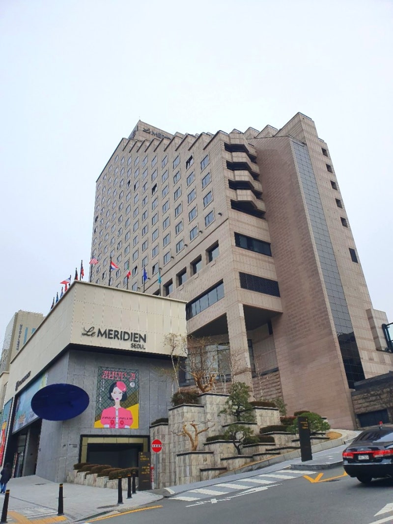 강남 르메르디앙 호텔 서울 클럽라운지 하루종일 먹기만한 사육기 해피아워 애프터눈티 조식 호캉스 스압주의