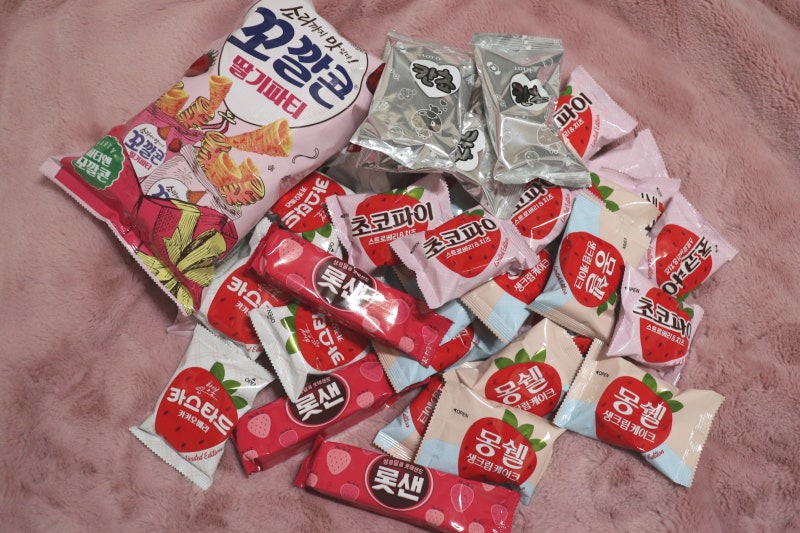 봄 신상 과자 롯데제과 딸기맛집 And 오리온 초코파이딸기블라썸 비교 및 후기 네이버 블로그