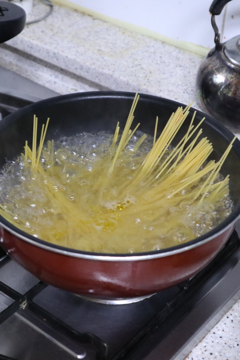 쑥갓과 방풍나물을 더한 마늘양파토마토 스파게티 마카로니 파스타 만들기 : 네이버 블로그