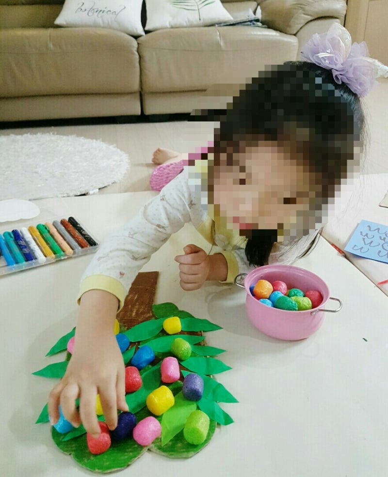 유아미술놀이플레이콘 미술놀이 엄마표 미술놀이 집콕놀이 플레이콘놀이 사과책 나무관련 동화 꽃잎테이프 네이버 블로그