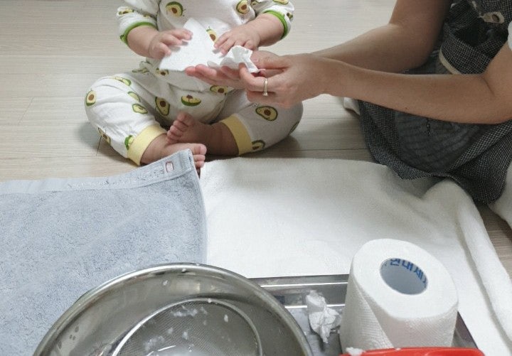 호반아이사랑♡ 만0세탐색간질간질종이죽놀이 만0세감각으로느끼기오감자극놀이 만0세오감발달 밀가루풀놀이 만0세발달특성수준별활동 만0세