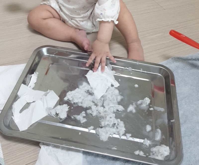 호반아이사랑♡ 만0세탐색간질간질종이죽놀이 만0세감각으로느끼기오감자극놀이 만0세오감발달 밀가루풀놀이 만0세발달특성수준별활동 만0세