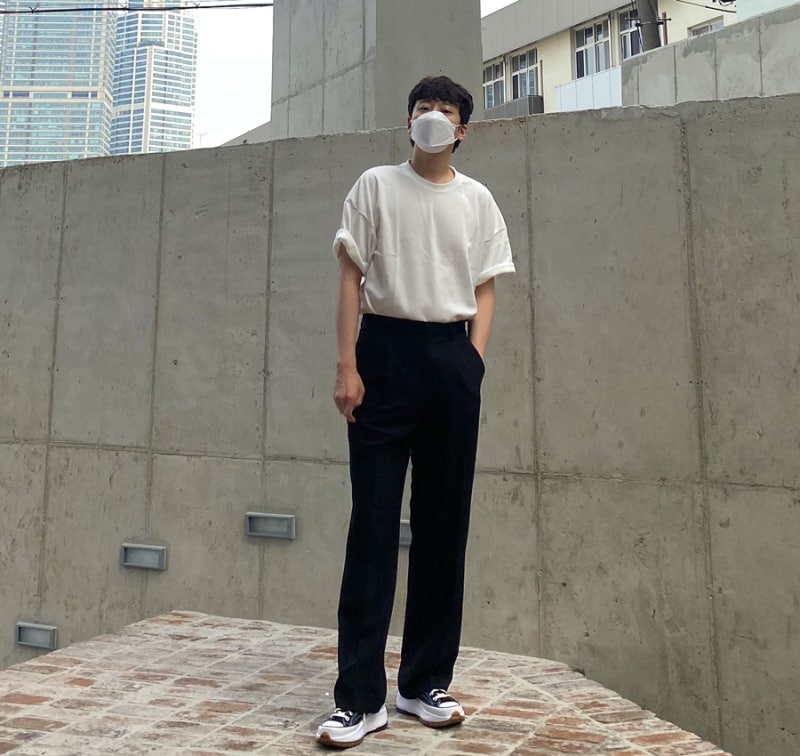 남자 모나미룩 코디 흰색 반팔 티셔츠 무신사 리얼와이드 슬랙스 컨버스 런스타 하이크 블랙 네이버 블로그