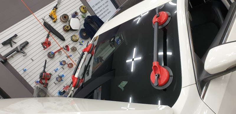 폭스바겐 파사트 앞유리교체 후기 운전중 차앞유리금 돌빵 깨진으로 인한 Volkswagen 제타 전면유리교환 비용 및 비품유리