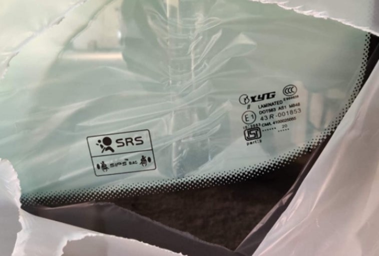 쉐보레 토스카 앞유리교체 후기 운전중 돌빵 깨짐으로 차유리금 발생 트래버스 차유리교환비용 정보 및 열차단썬팅 비품유리
