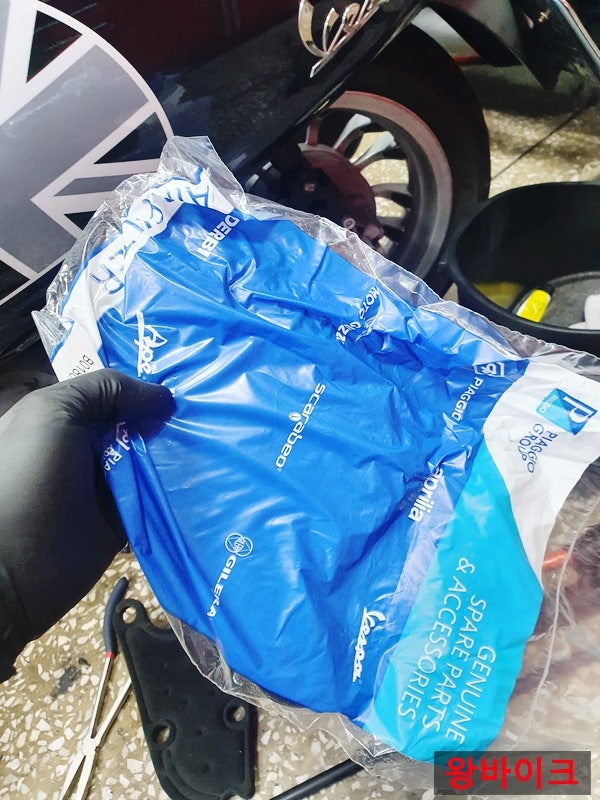 부산오토바이 베스파 스프린트125 Vespa Sprint125 소모품점검 오일누유 에어필터 뒷브레이크와이어 발판