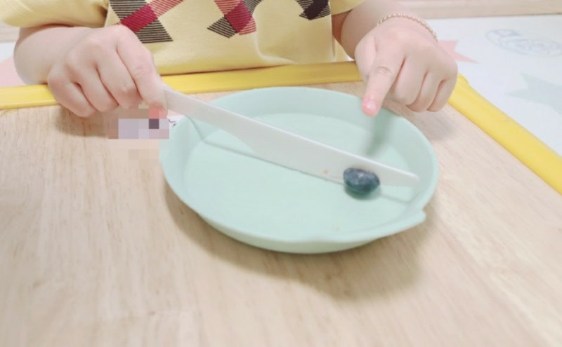 호반아이사랑♡ 만1세발달특성발달과정발달수준 만1세탐색맛있는과일을잘라서탐색해요 만1세역할과일주스가게놀이를해요 만1세흥미호기심 만1