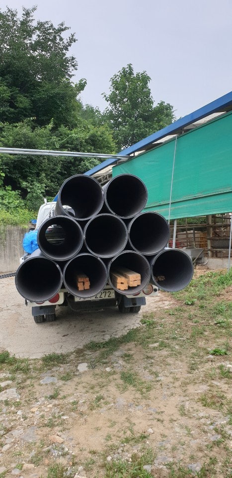 청주 낭성 축사현장에 Pe이중벽관 400mm4m 폼다루끼 4전5전 부직포2m40m 프레타이 200mm Pe이중벽관