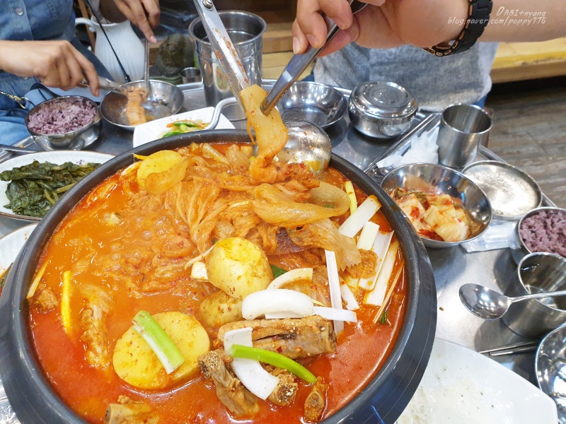 인천청라맛집 청라에서 먹고 온 맛있는 덜 매운묵은지등갈비찜맵찔이도 가능 빨간돼지 청라점 네이버 블로그