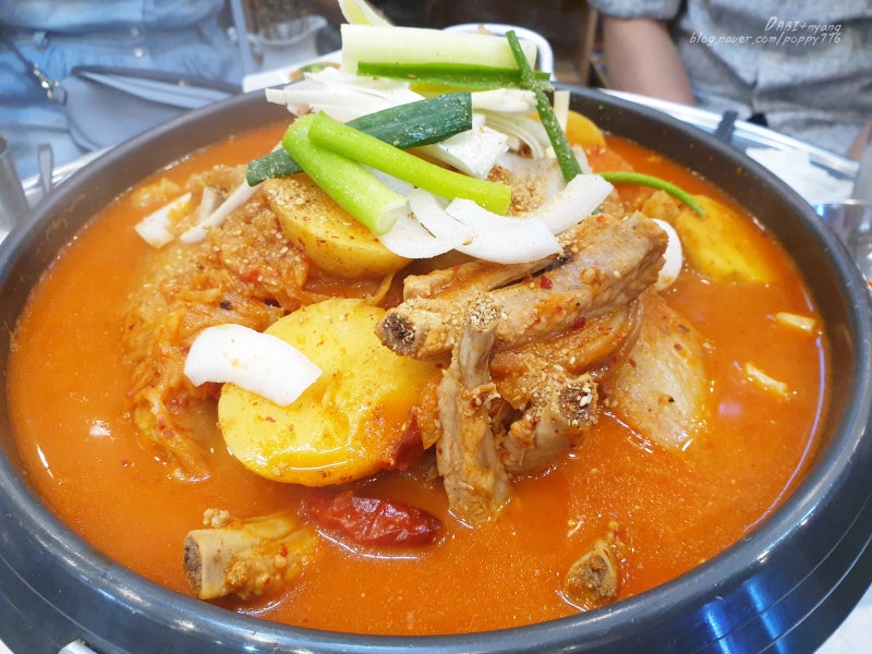 인천청라맛집 청라에서 먹고 온 맛있는 덜 매운묵은지등갈비찜맵찔이도 가능 빨간돼지 청라점 네이버 블로그