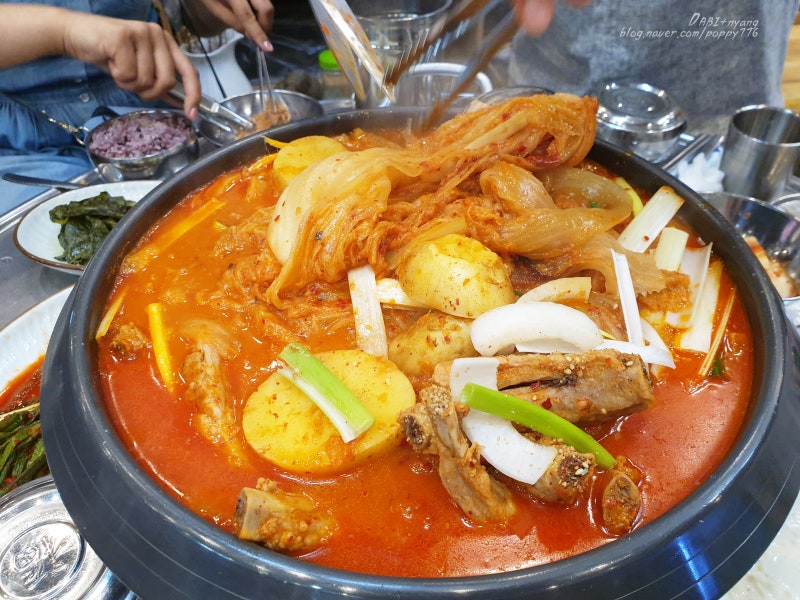 인천청라맛집 청라에서 먹고 온 맛있는 덜 매운묵은지등갈비찜맵찔이도 가능 빨간돼지 청라점 네이버 블로그