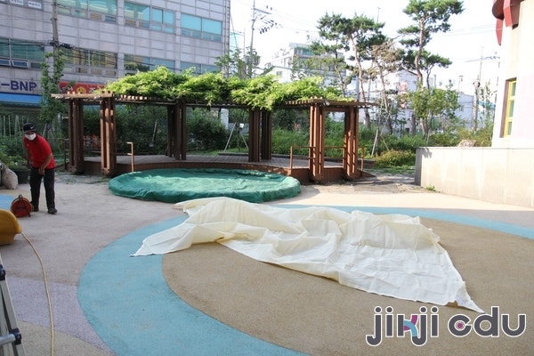 ♥서울마장초등학교병설유치원모래놀이터그늘막 모래놀이터파라솔 유치원놀이터그늘막 아까시기둥그늘막 유치원그늘막설치 옥상놀이터그늘막 모래