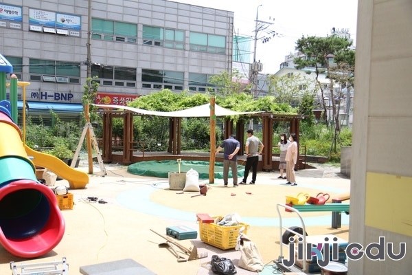 ♥서울마장초등학교병설유치원모래놀이터그늘막 모래놀이터파라솔 유치원놀이터그늘막 아까시기둥그늘막 유치원그늘막설치 옥상놀이터그늘막 모래