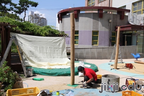 ♥서울마장초등학교병설유치원모래놀이터그늘막 모래놀이터파라솔 유치원놀이터그늘막 아까시기둥그늘막 유치원그늘막설치 옥상놀이터그늘막 모래