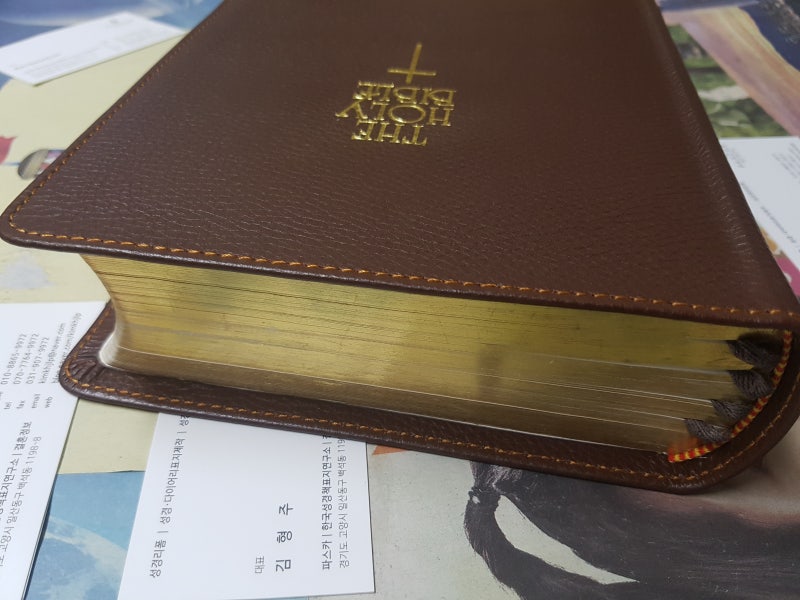 가죽성경리폼 성경리폼 성경책리폼 로고스 출판사 키 성경 슈렁컨 천연 자연 오플 무늬 다크 브라운 소가죽 오픈식 무지퍼로 리폼