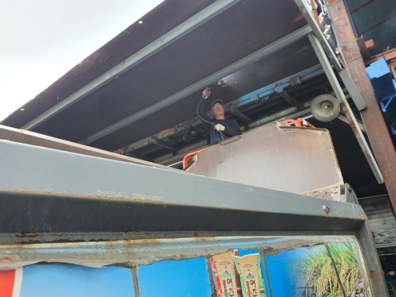 윙바디수리윙바디보험수리고철차적재함수리봉고적재함적재함문짝프리마적재함압롤적재함수리중고파워게이트활어차적재함교체윙바디천막지교체전기차내장탑전기차탑차윙바디이트렉