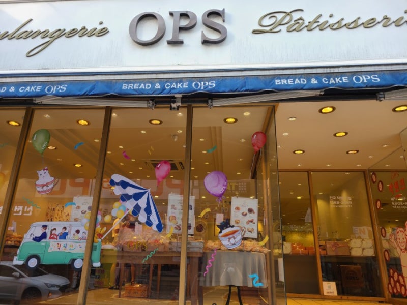 부산 단골 빵맛집 옵스ops 해운대점빵지순례 필수 맛집실내 테이블 좌석 시트로리앙 블루베리 생크림 케이크후기추천