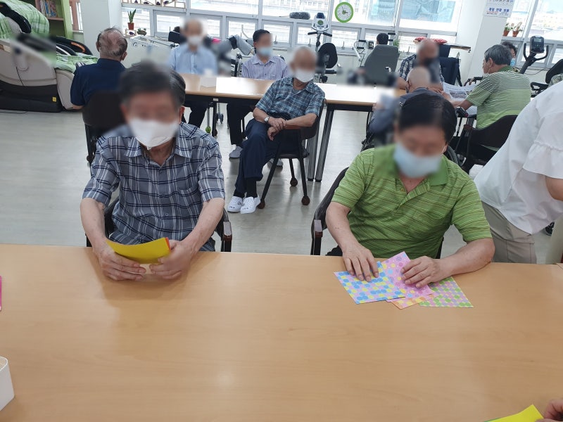 대구주간보호센터 화목한재활주간보호센터의 인지 기능 향상 위한 물고기 액자 만들기 프로그램 네이버 블로그