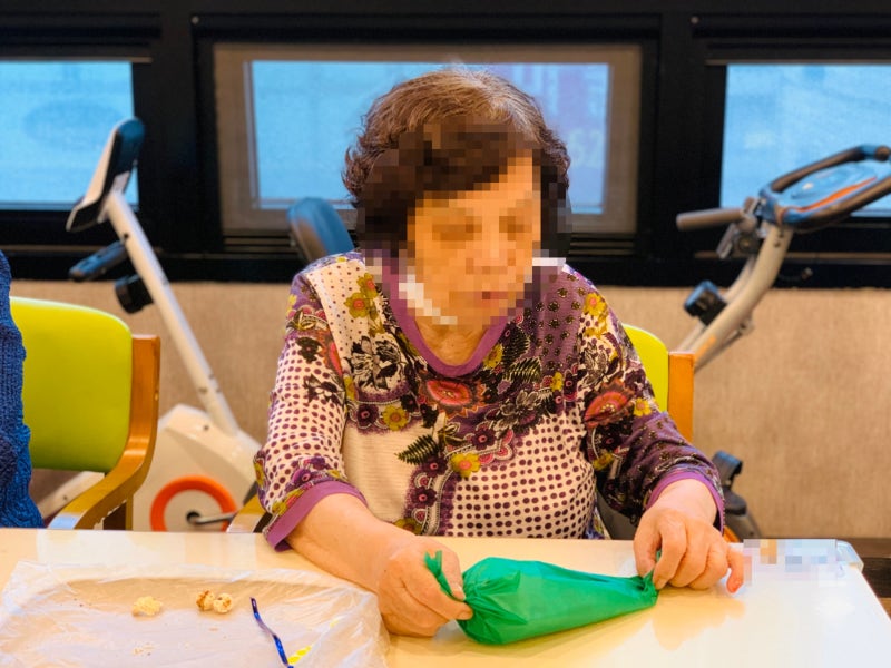 일산노인데이케어센터일산노인주간보호센터미술프로그램강냉이로 옥수수만들기시니어데이케어센터 주은 일산 네이버 블로그