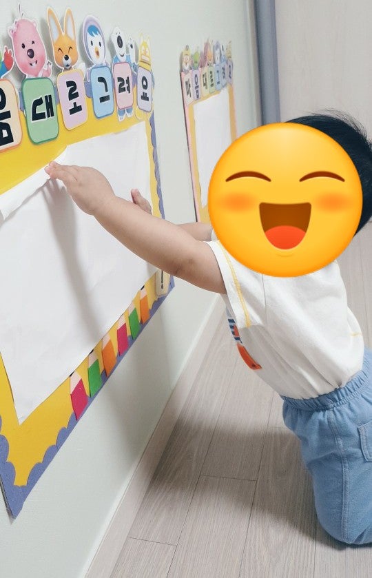 호반아이사랑♡ 만0세발달과정발달수준발달특성 만0세여름산책 만0세쓰기서서벽에끼적여요 만0세끼적이기 만0세놀이준비물 만0세모방놀이