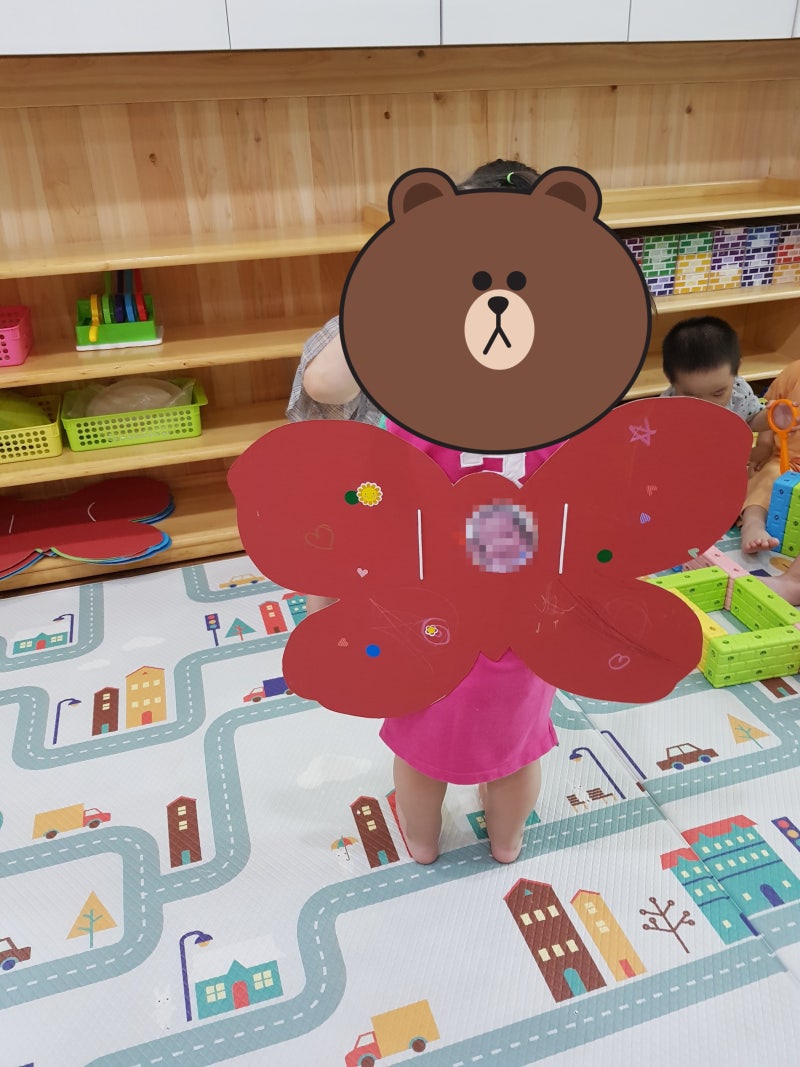 신체 놀이 대근육 놀이 소근육 놀이 나비만들기 나비처럼 움직여요 얼굴표정 빨래집게 머리카락 표정막대 손가락 반지