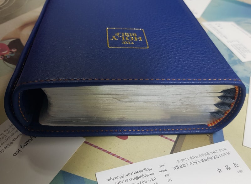 가죽성경리폼 성경리폼 성경책리폼 생명의말씀사 웨딩커플성경 슈렁컨 천연 자연 오플무늬 소가죽 불루 반 지갑식으로 리폼 성경표지리폼