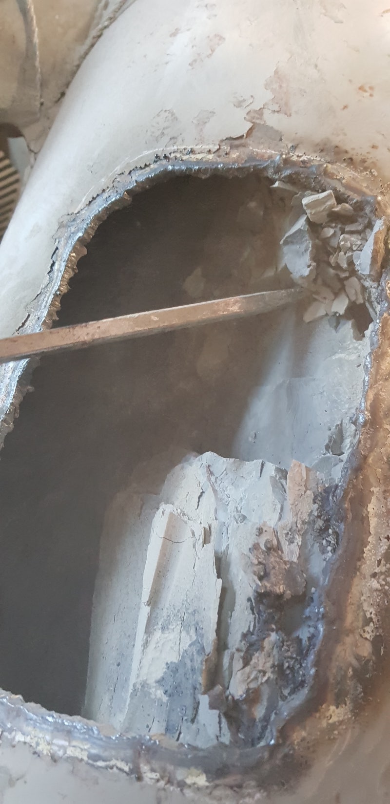 밧차설비 집진기 400a 배관이상으로 인한 집진문제 점검구용접설치및 배관내부코팅제거를완료하였습니다 삼형제기계 집진기배관유지보수