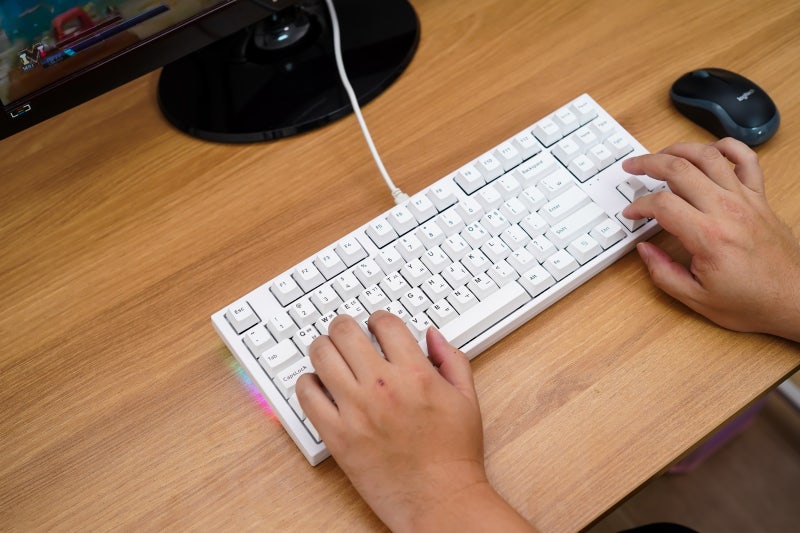 게이밍 키보드 기본은 텐키리스! 기계식은 덤이지~! 앱코 해커 ADK87 모던한 느낌이 좋다! : 네이버 블로그